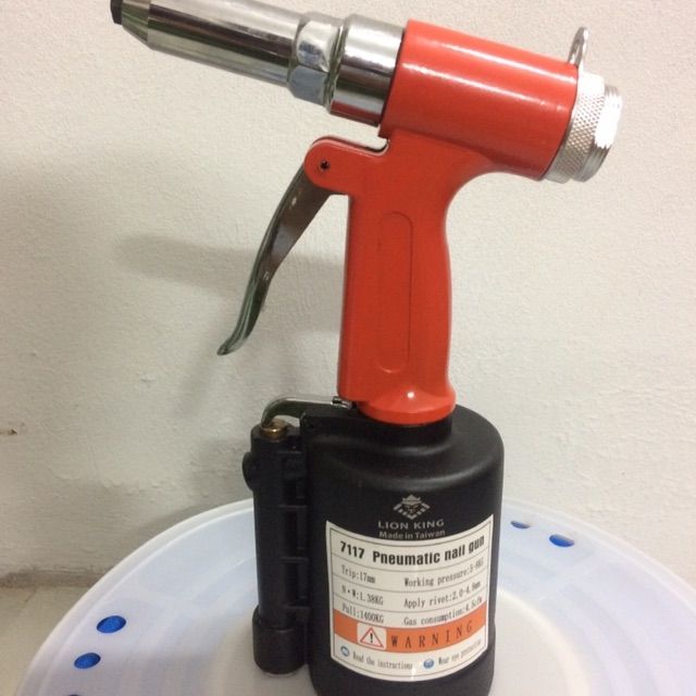 Súng rút rive khí nén LION KING 7117